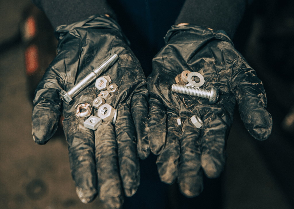 Fasteners for Mining and Heavy Equipment – Types & Uses